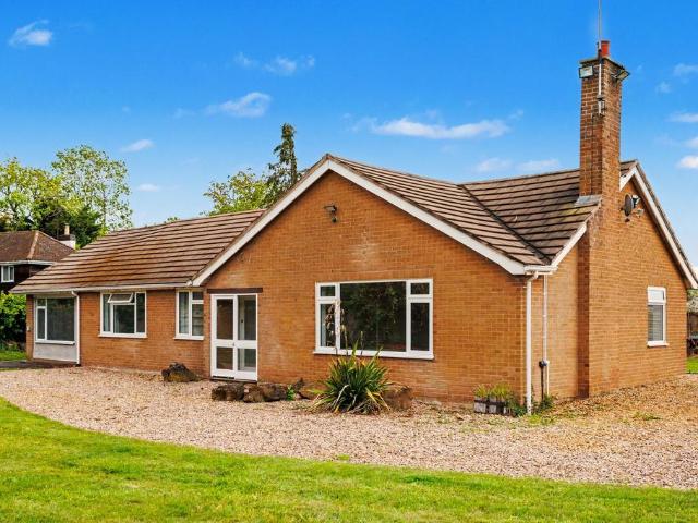 3 bedroom detached bungalow for sale