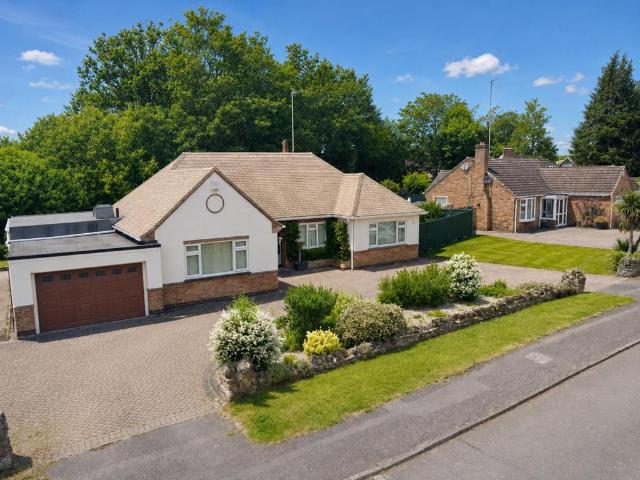 3 bedroom detached bungalow for sale