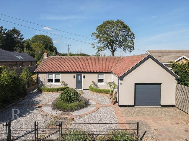 3 bedroom detached bungalow for sale
