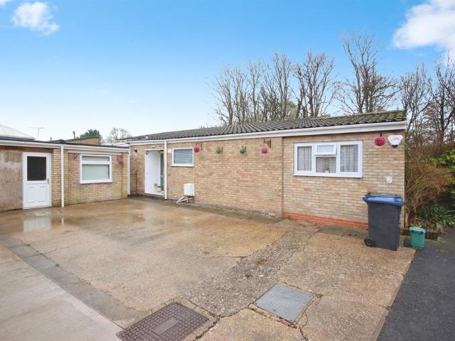3 bedroom detached bungalow for sale