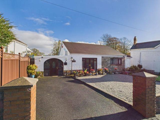 3 bedroom detached bungalow for sale