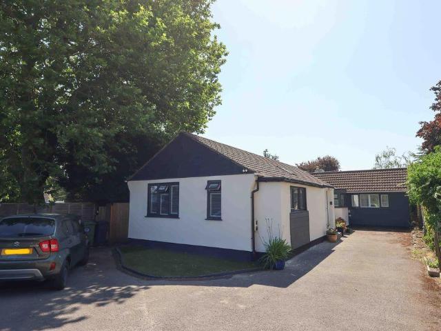 3 bedroom detached bungalow for sale
