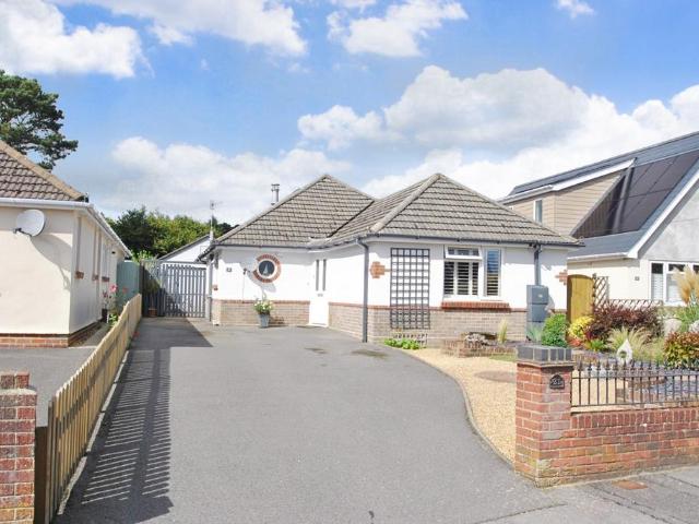 3 bedroom detached bungalow for sale