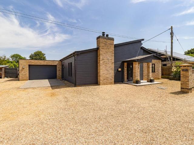 3 bedroom detached bungalow for sale