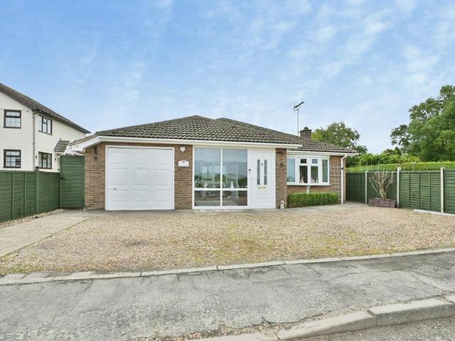 3 bedroom detached bungalow for sale