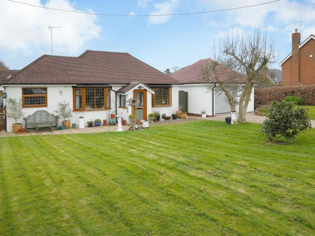 3 bedroom detached bungalow for sale