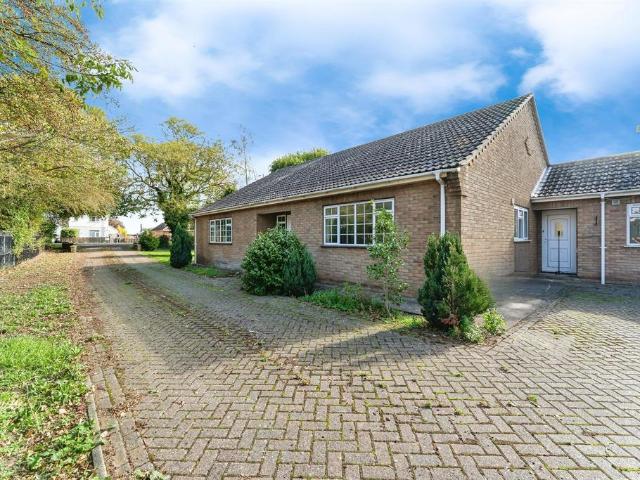 3 bedroom detached bungalow for sale