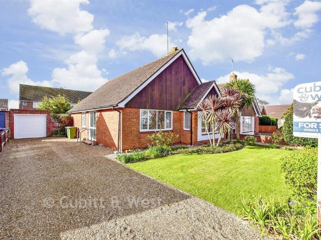 3 bedroom detached bungalow for sale