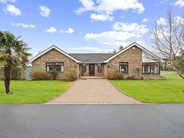 3 bedroom detached bungalow for sale