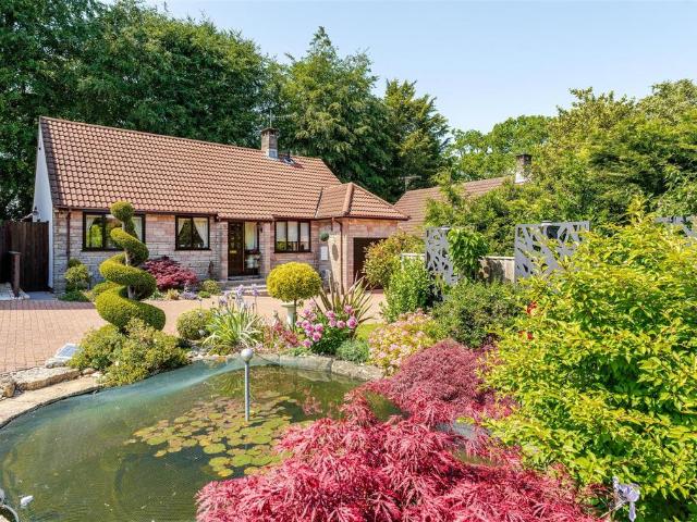 3 bedroom detached bungalow for sale