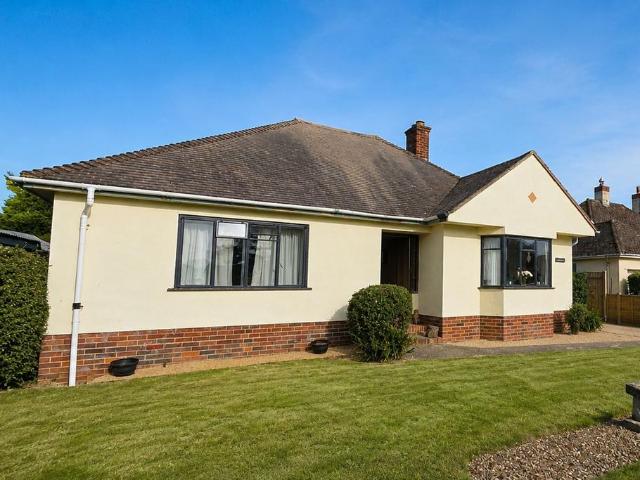 3 bedroom detached bungalow for sale
