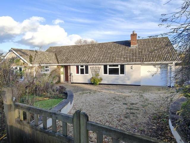 3 bedroom detached bungalow for sale