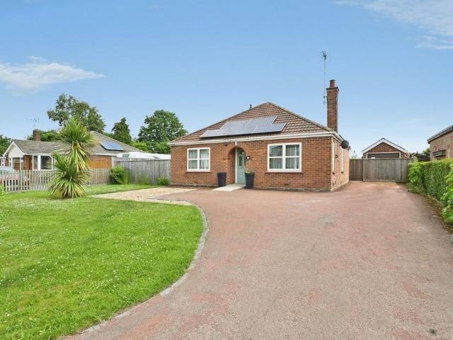 3 bedroom detached bungalow for sale