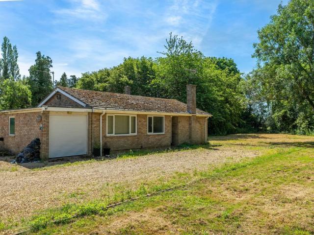 3 bedroom detached bungalow for sale