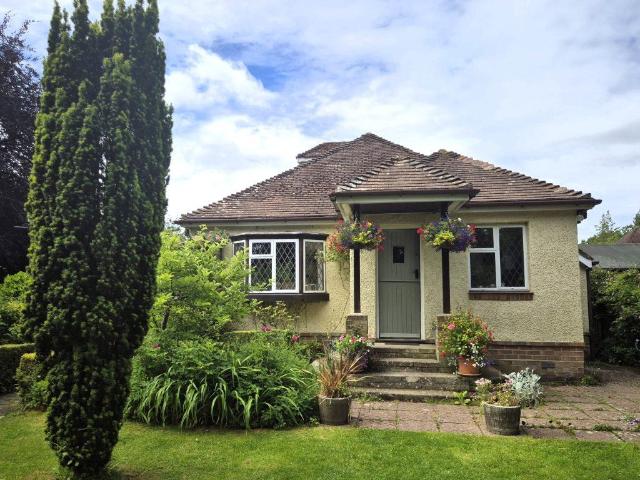3 bedroom detached bungalow for sale