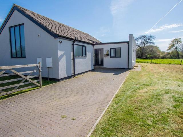 3 bedroom detached bungalow for sale
