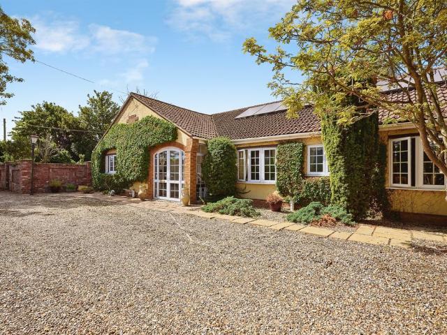 3 bedroom detached bungalow for sale