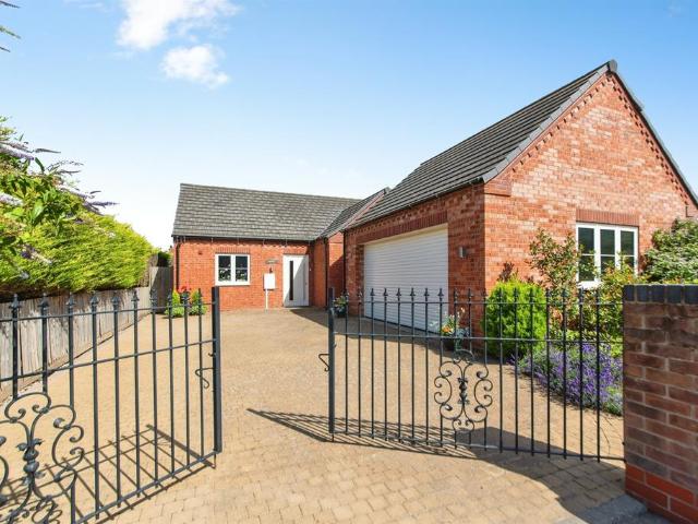 3 bedroom detached bungalow for sale