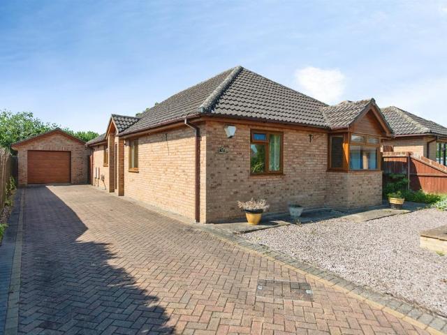 3 bedroom detached bungalow for sale