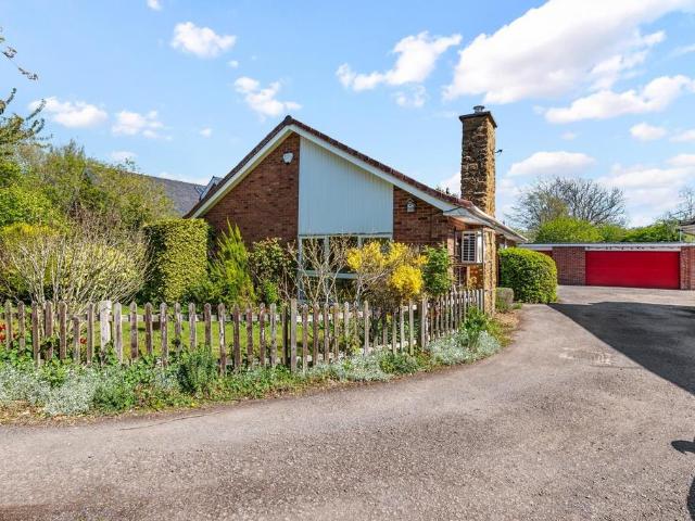 3 bedroom detached bungalow for sale