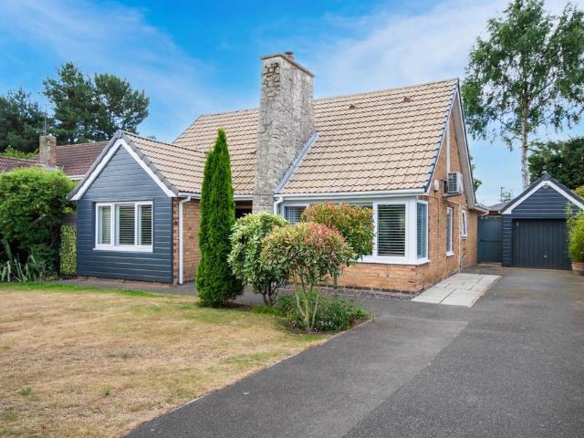 3 bedroom detached bungalow for sale