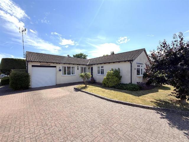 3 bedroom detached bungalow for sale