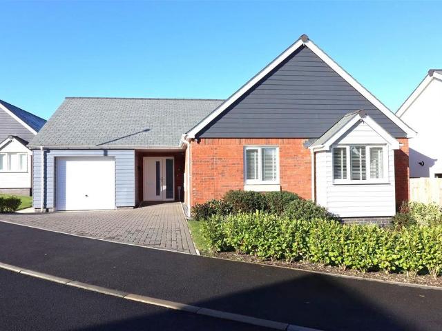 3 bedroom detached bungalow for sale