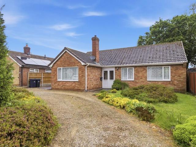 3 bedroom detached bungalow for sale