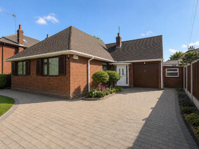 4 bedroom detached bungalow for sale