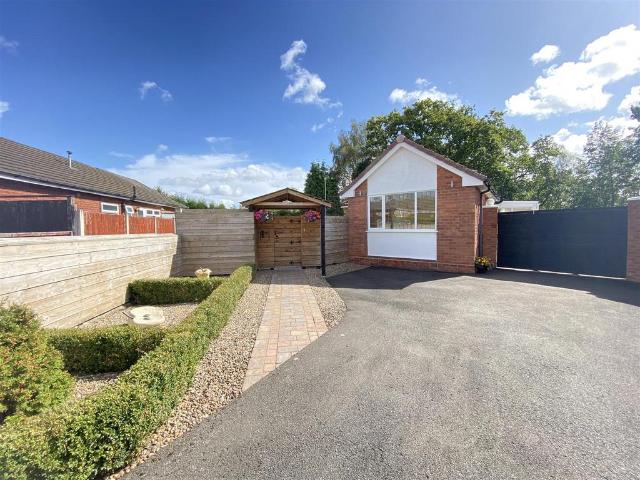 3 bedroom detached bungalow for sale