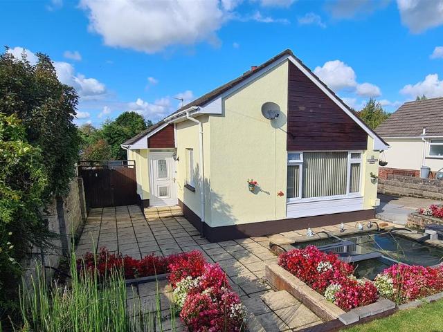 3 bedroom detached bungalow for sale