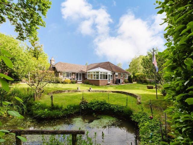 3 bedroom detached bungalow for sale