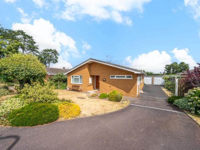 3 bedroom detached bungalow for sale