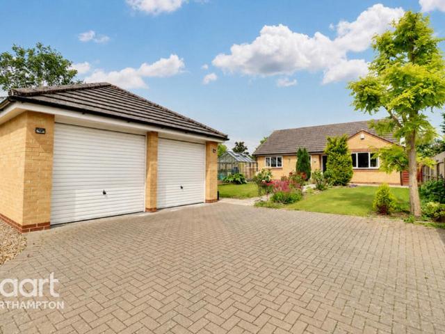3 bedroom detached bungalow for sale