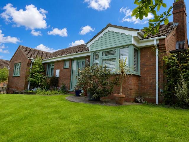 3 bedroom detached bungalow for sale