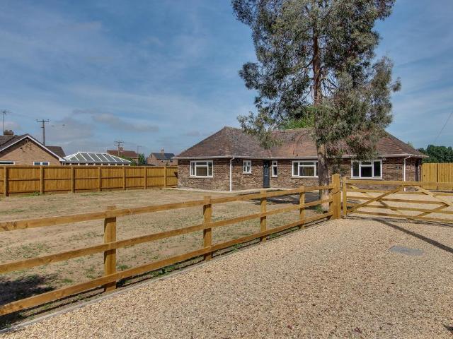 3 bedroom detached bungalow for sale