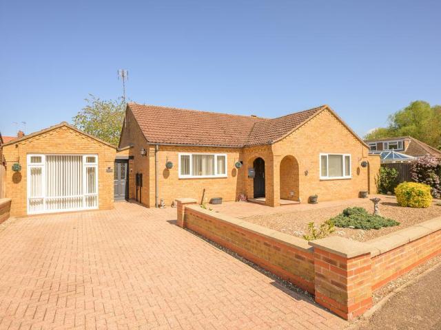 3 bedroom detached bungalow for sale