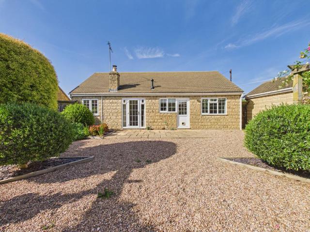 3 bedroom detached bungalow for sale