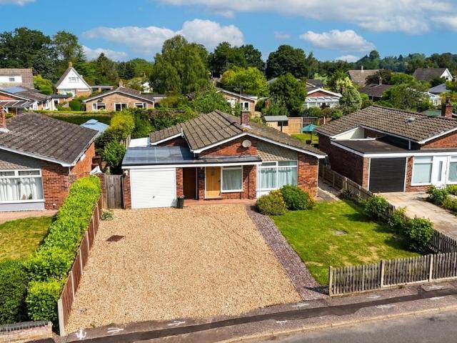 3 bedroom detached bungalow for sale