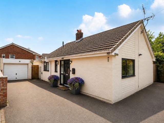 3 bedroom detached bungalow for sale