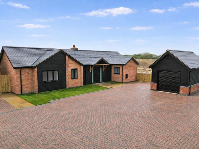 3 bedroom detached bungalow for sale