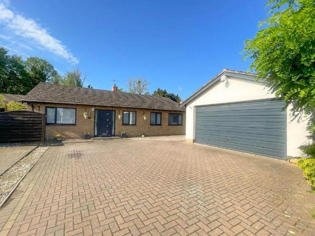 3 bedroom detached bungalow for sale