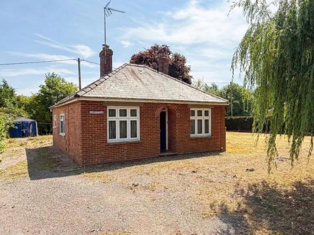 3 bedroom detached bungalow for sale