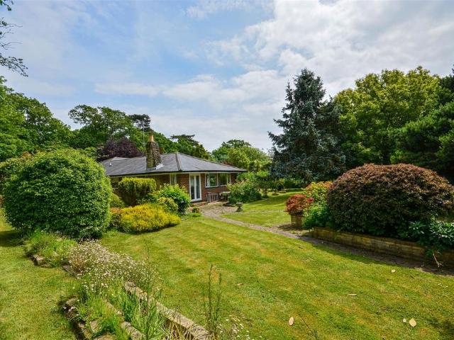 3 bedroom detached bungalow for sale