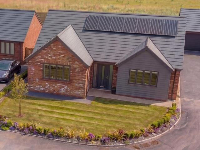 3 bedroom detached bungalow for sale