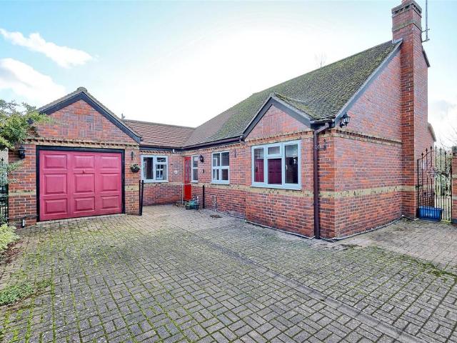 3 bedroom detached bungalow for sale