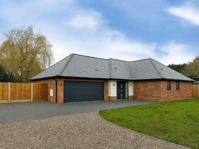 3 bedroom detached bungalow for sale
