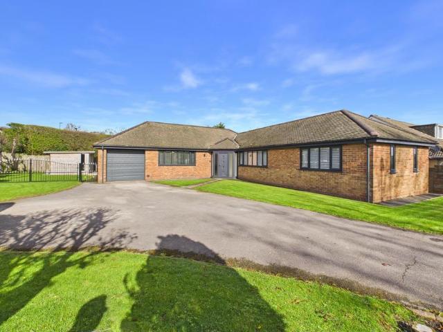 3 bedroom detached bungalow for sale