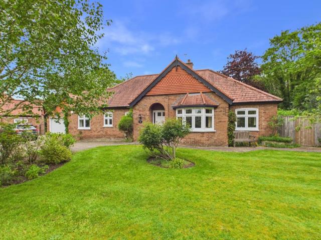 3 bedroom detached bungalow for sale