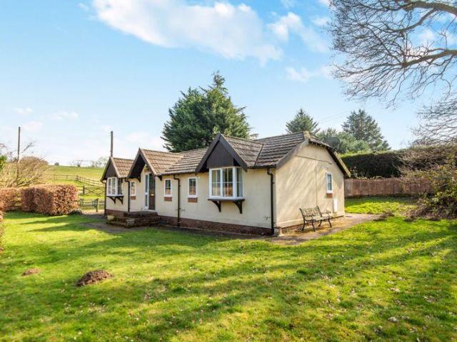 2 bedroom detached bungalow for sale